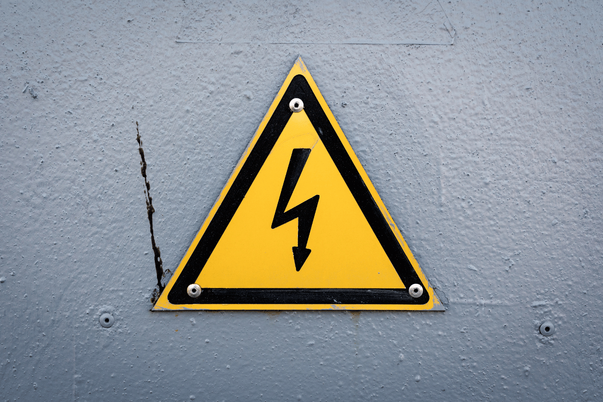 Common Mistakes to Avoid When Rewiring a Plug - KAD Electricians